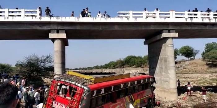 In Khargone A Speeding Bus Broke The Railing Of A 50 Feet High Bridge